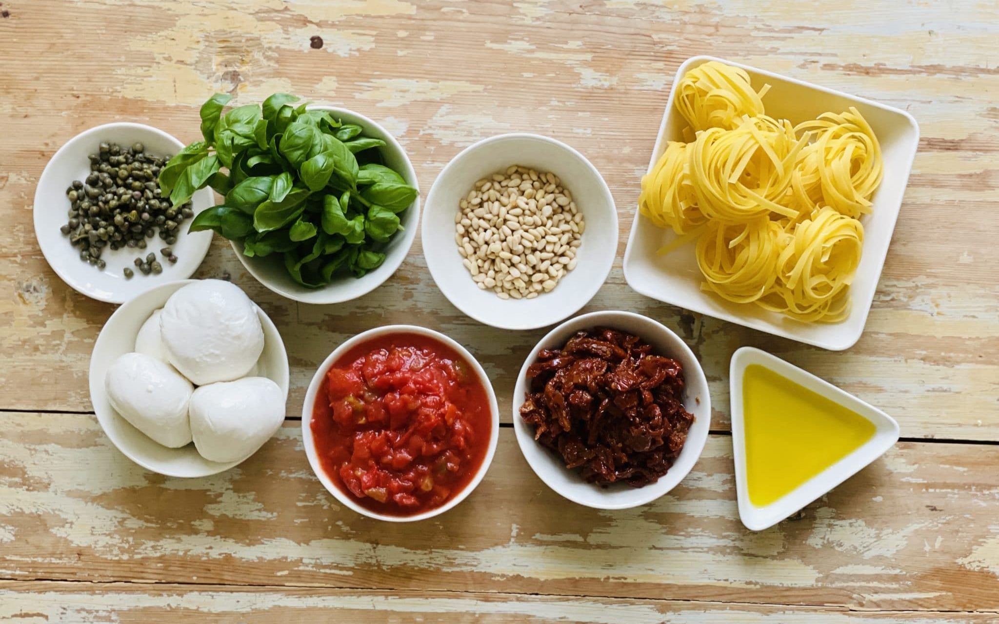 Kolmen minuutin mozzarellakastike ja muut pastaviikon herkut! | Huono Äiti