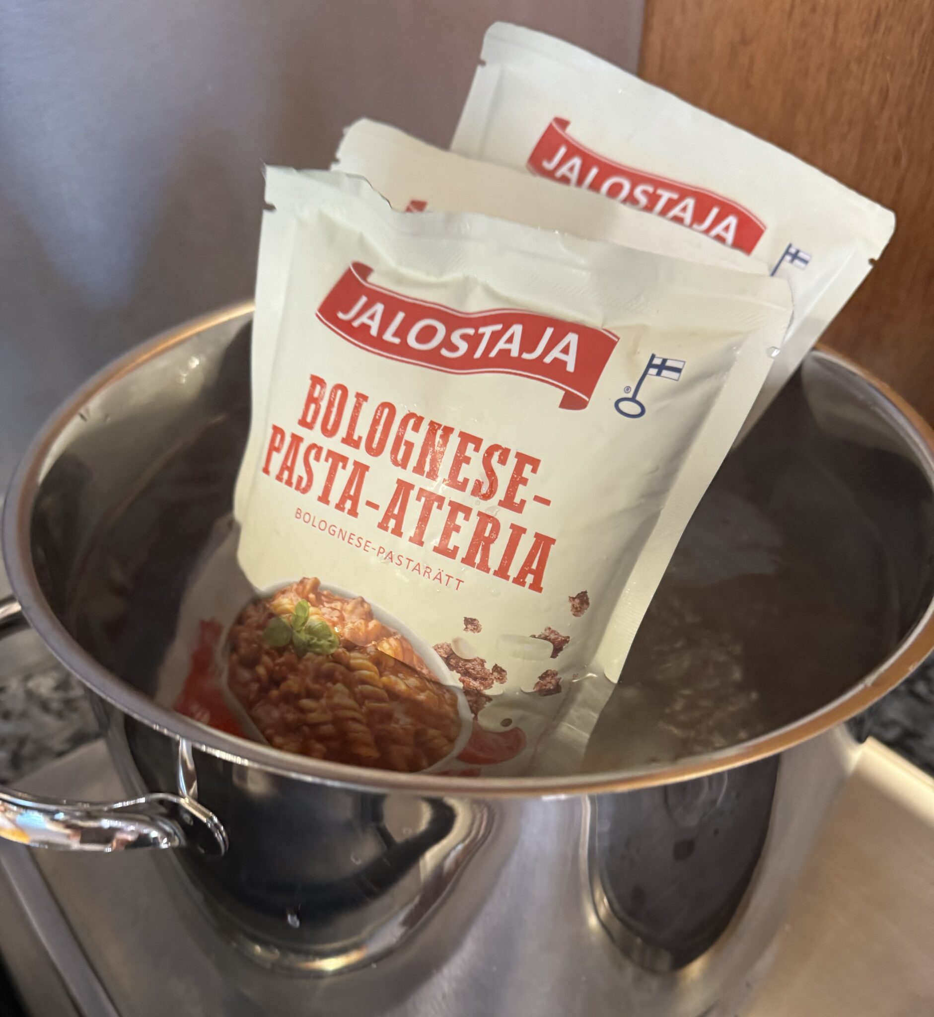 Tähän pasta-ateriaan et lisää edes vettä, vain lämmität | Huono Äiti